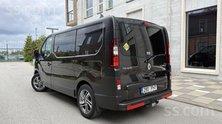 Melns Renault Trafic 2018 Tallina, ar dzinēja tilpumu 1.60 L un nobraukumu 242 tūkst. km par 11550 €, foto 12 vietnē AUTOMOTO.COM.LV