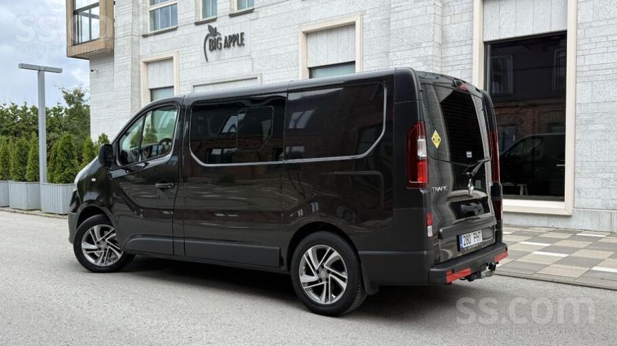 Melns Renault Trafic 2018 Tallina, ar dzinēja tilpumu 1.60 L un nobraukumu 242 tūkst. km par 11550 €, foto 14 vietnē AUTOMOTO.COM.LV