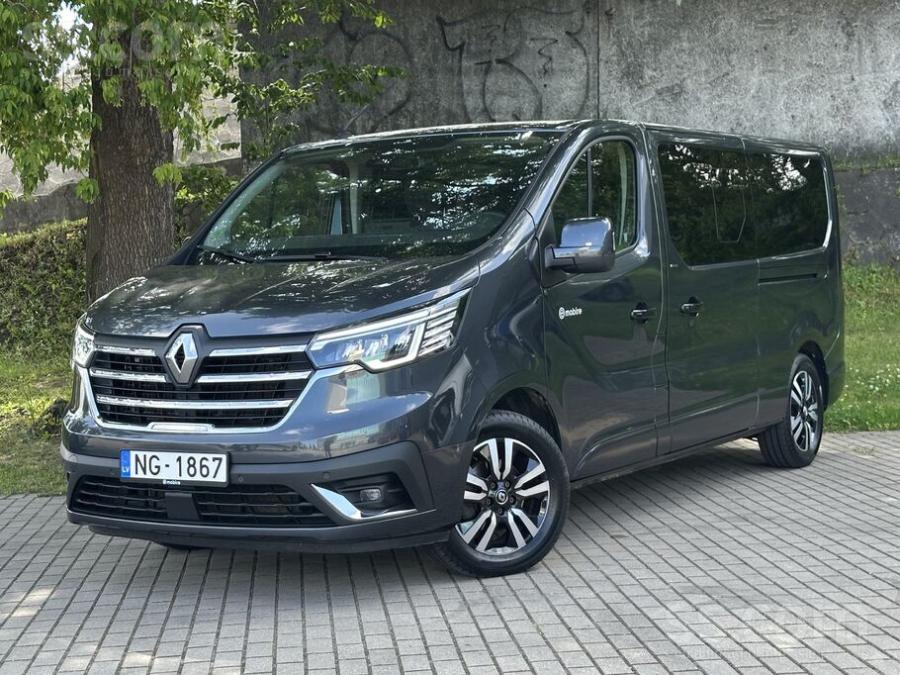 Black Renault Trafic 2022 in Riga, with an engine capacity of 2.00 L and mileage of 55 thousand km for 38950 €, photo 1 on AUTOMOTO.COM.LV