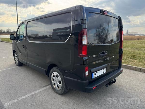 Melns Renault Trafic 2022 Ogre, ar dzinēja tilpumu 2.00 L un nobraukumu 130 tūkst. km par 16900 €, foto 3 vietnē AUTOMOTO.COM.LV