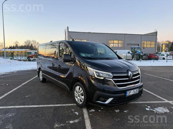 Black Renault Trafic 2022 in Valmiera, with an engine capacity of 2.00 L and mileage of 154 thousand km for 29800 €, photo 1 on AUTOMOTO.COM.LV