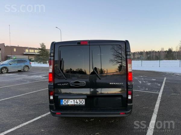 Black Renault Trafic 2022 in Valmiera, with an engine capacity of 2.00 L and mileage of 154 thousand km for 29800 €, photo 5 on AUTOMOTO.COM.LV