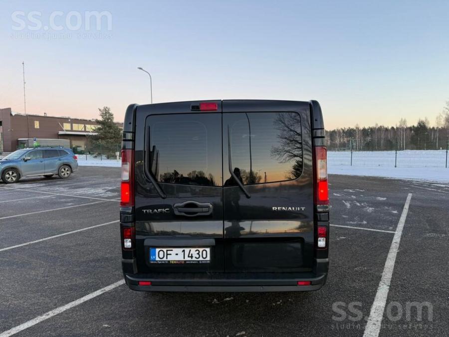 Black Renault Trafic 2022 in Valmiera, with an engine capacity of 2.00 L and mileage of 154 thousand km for 29800 €, photo 5 on AUTOMOTO.COM.LV