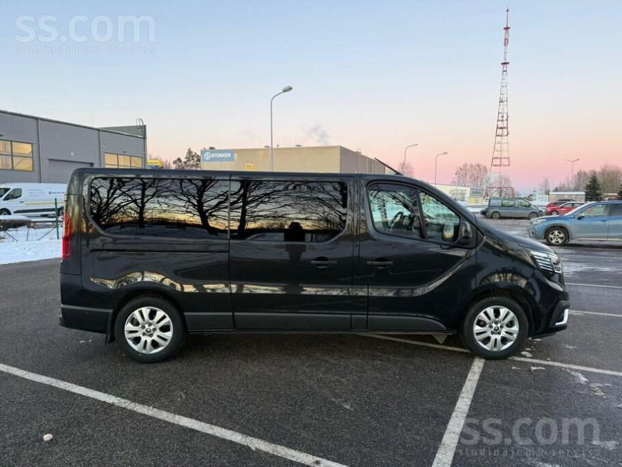 Black Renault Trafic 2022 in Valmiera, with an engine capacity of 2.00 L and mileage of 154 thousand km for 29800 €, photo 6 on AUTOMOTO.COM.LV