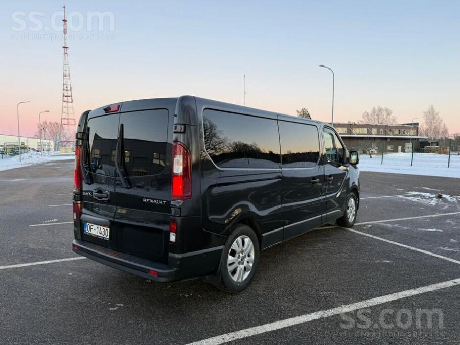 Black Renault Trafic 2022 in Valmiera, with an engine capacity of 2.00 L and mileage of 154 thousand km for 29800 €, photo 8 on AUTOMOTO.COM.LV