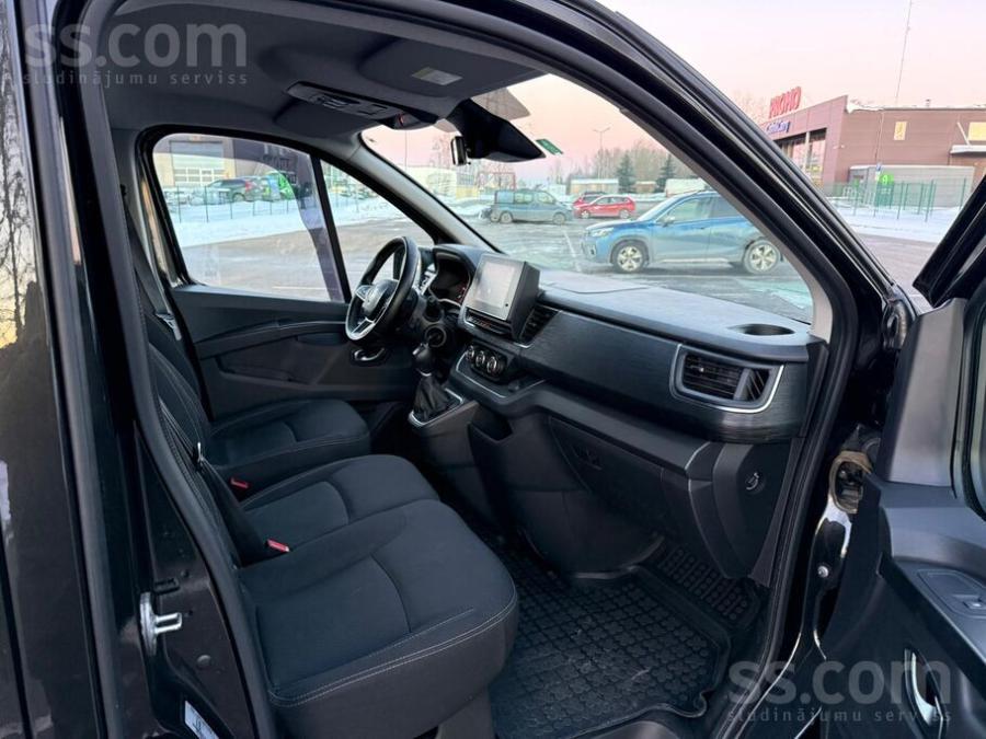 Black Renault Trafic 2022 in Valmiera, with an engine capacity of 2.00 L and mileage of 154 thousand km for 29800 €, photo 13 on AUTOMOTO.COM.LV