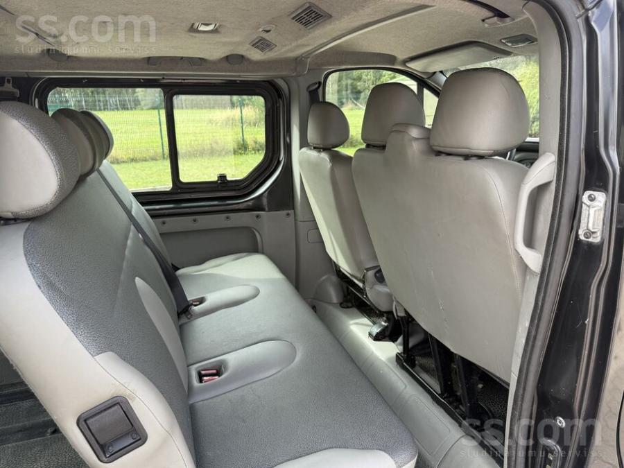 Black Renault Trafic 2005 in Riga, with an engine capacity of 2.50 L and mileage of 265 thousand km for 2500 €, photo 12 on AUTOMOTO.COM.LV