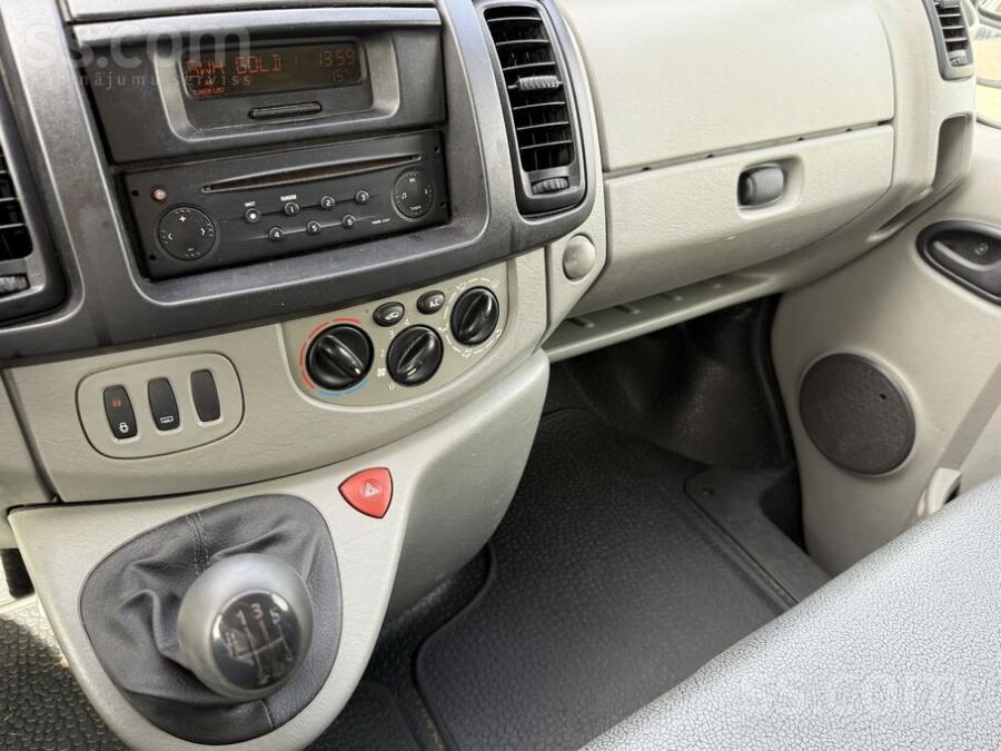 Black Renault Trafic 2005 in Riga, with an engine capacity of 2.50 L and mileage of 265 thousand km for 2500 €, photo 14 on AUTOMOTO.COM.LV