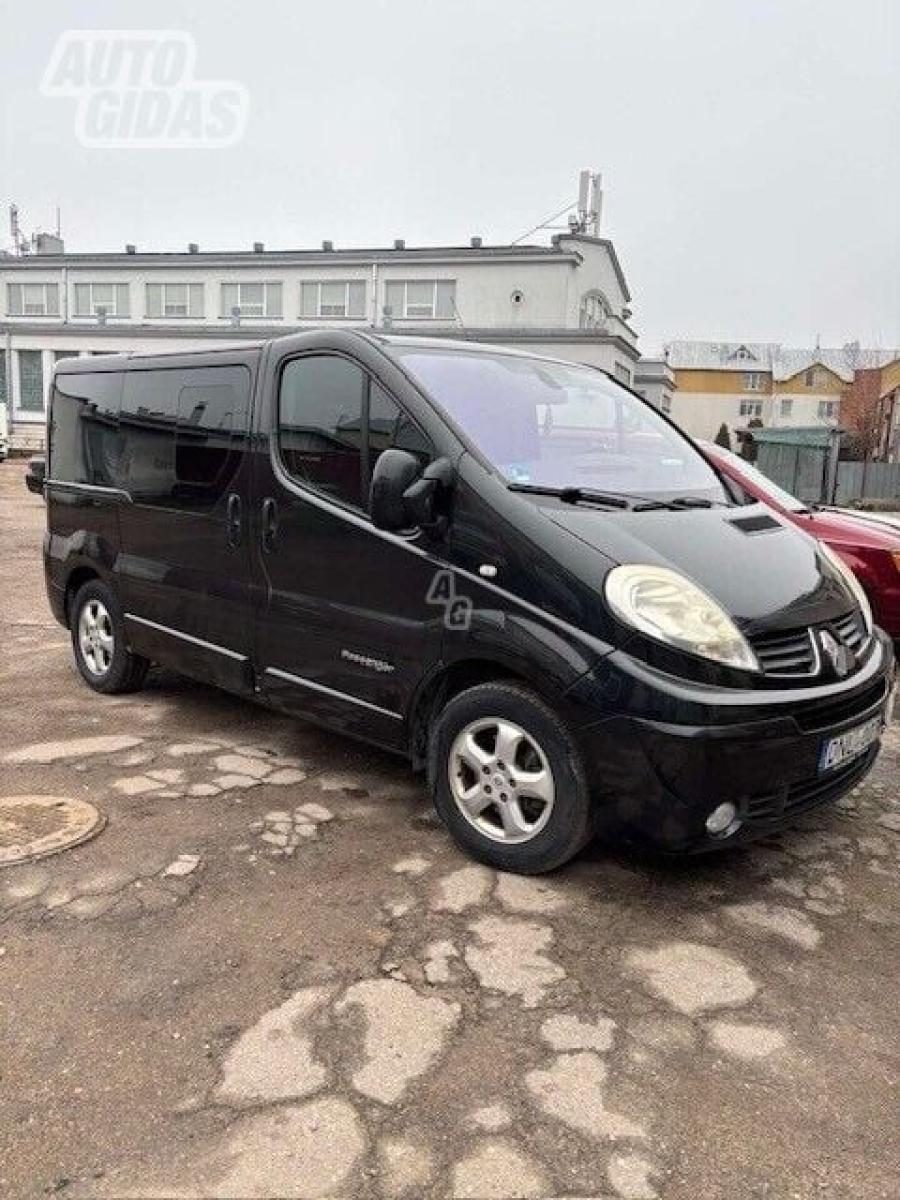 Black Renault Trafic 2008 in Kaunas, with an engine capacity of 2.50 L and mileage of 404 thousand km for 5500 €, photo 1 on AUTOMOTO.COM.LV