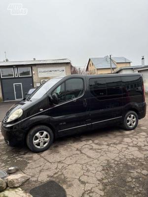 Black Renault Trafic 2008 in Kaunas, with an engine capacity of 2.50 L and mileage of 404 thousand km for 5500 €, photo 4 on AUTOMOTO.COM.LV