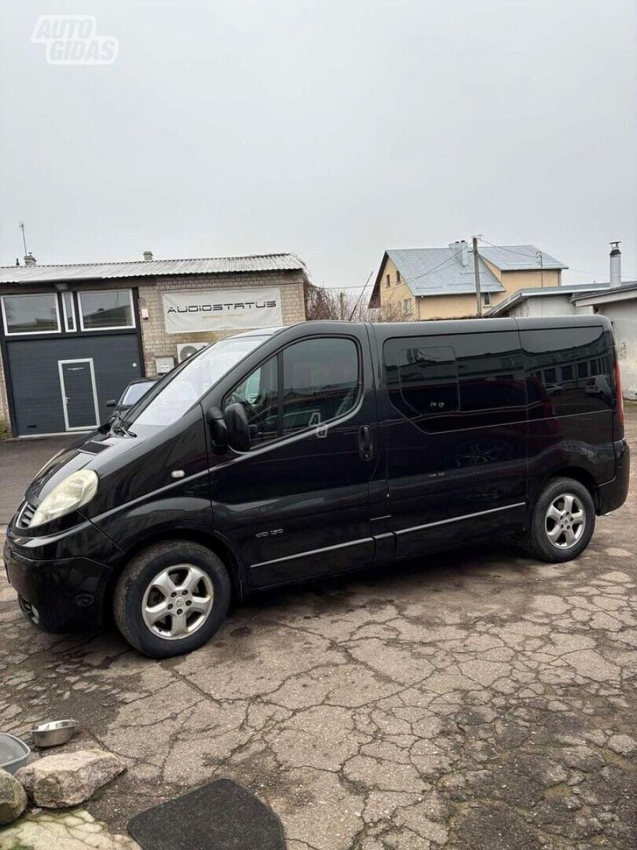 Black Renault Trafic 2008 in Kaunas, with an engine capacity of 2.50 L and mileage of 404 thousand km for 5500 €, photo 4 on AUTOMOTO.COM.LV