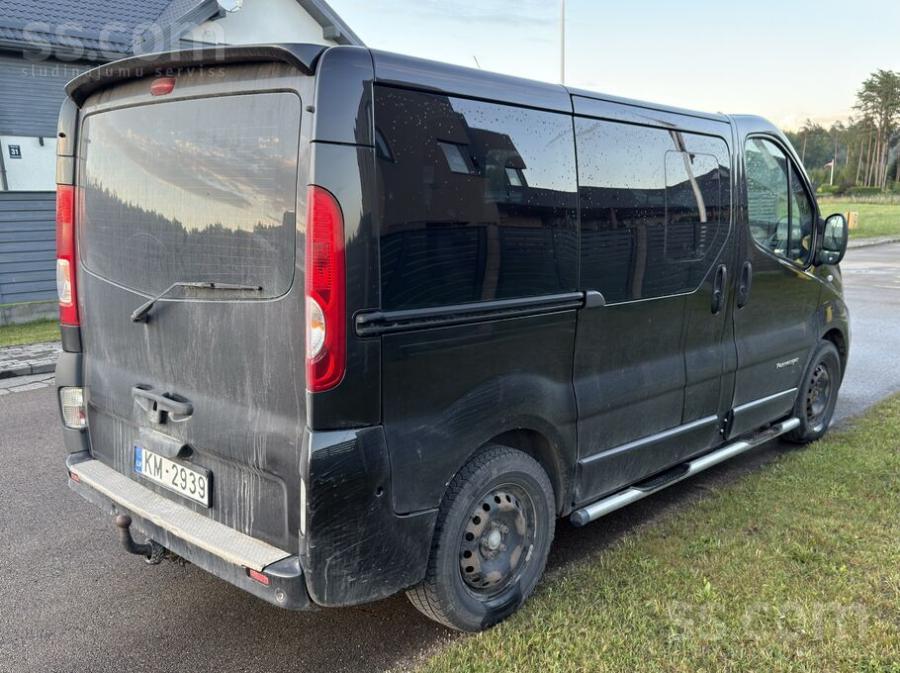 Black Renault Trafic 2008 in Riga, with an engine capacity of 2.50 L and mileage of 365 thousand km for 3700 €, photo 4 on AUTOMOTO.COM.LV