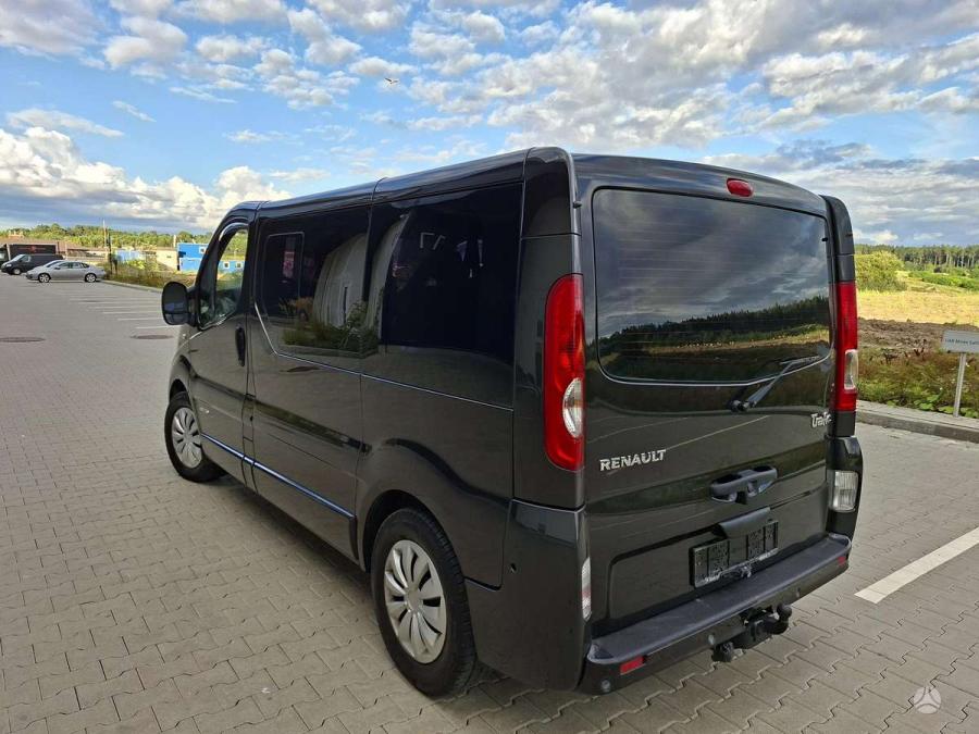 Black Renault Trafic 2008 in Vilnius, with an engine capacity of 2.46 L and mileage of 291 thousand km for 7650 €, photo 6 on AUTOMOTO.COM.LV