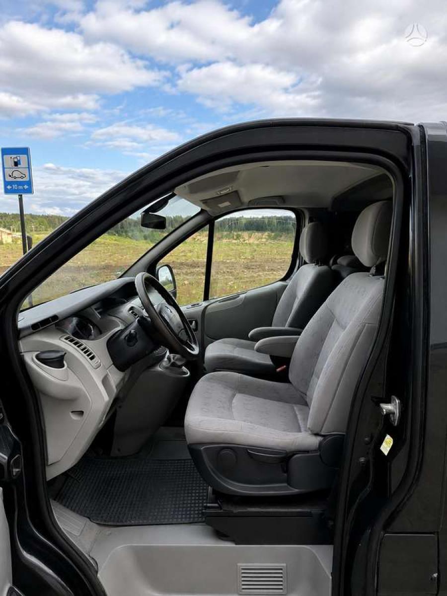Black Renault Trafic 2008 in Vilnius, with an engine capacity of 2.46 L and mileage of 291 thousand km for 7650 €, photo 11 on AUTOMOTO.COM.LV