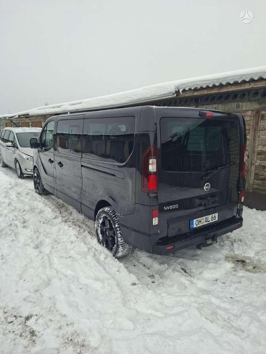 Black Renault Trafic 2017 in Taurage, with an engine capacity of 0.00 L and mileage of 272 thousand km for 12250 €, photo 2 on AUTOMOTO.COM.LV