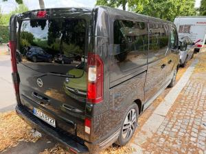 Black Renault Trafic 2018 in Riga, with an engine capacity of 1.60 L and mileage of 166 thousand km for 18499 €, photo 5 on AUTOMOTO.COM.LV