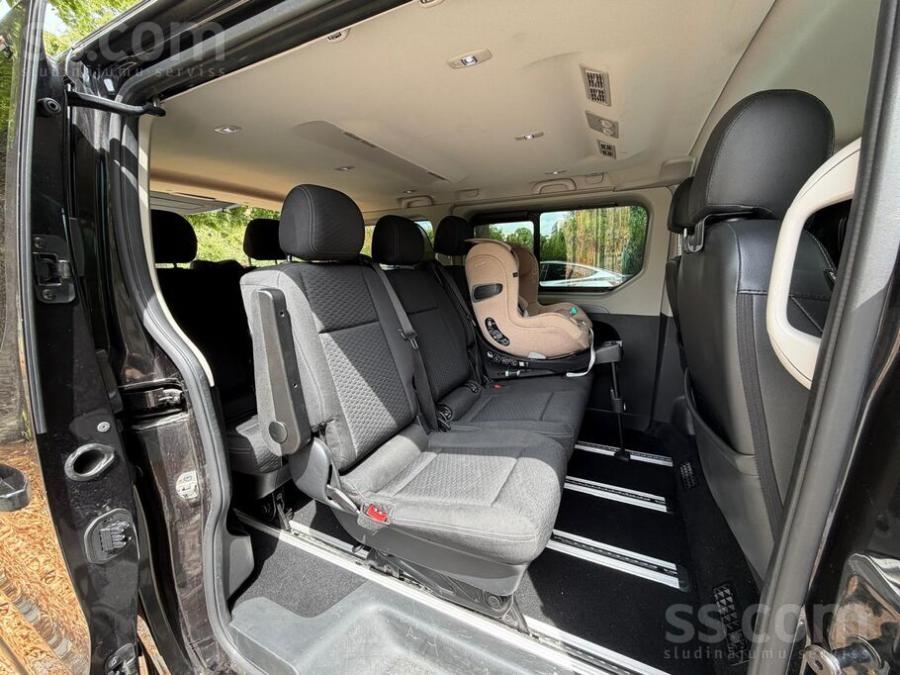 Black Renault Trafic 2018 in Riga, with an engine capacity of 1.60 L and mileage of 166 thousand km for 18499 €, photo 7 on AUTOMOTO.COM.LV