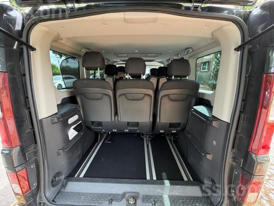 Black Renault Trafic 2018 in Riga, with an engine capacity of 1.60 L and mileage of 166 thousand km for 18499 €, photo 8 on AUTOMOTO.COM.LV
