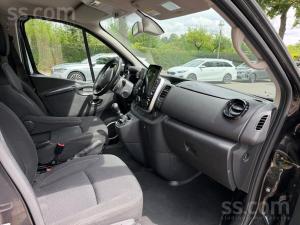 Black Renault Trafic 2018 in Riga, with an engine capacity of 1.60 L and mileage of 166 thousand km for 18499 €, photo 11 on AUTOMOTO.COM.LV