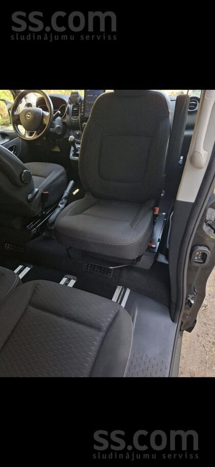 Black Renault Trafic 2018 in Riga, with an engine capacity of 1.60 L and mileage of 166 thousand km for 18499 €, photo 12 on AUTOMOTO.COM.LV