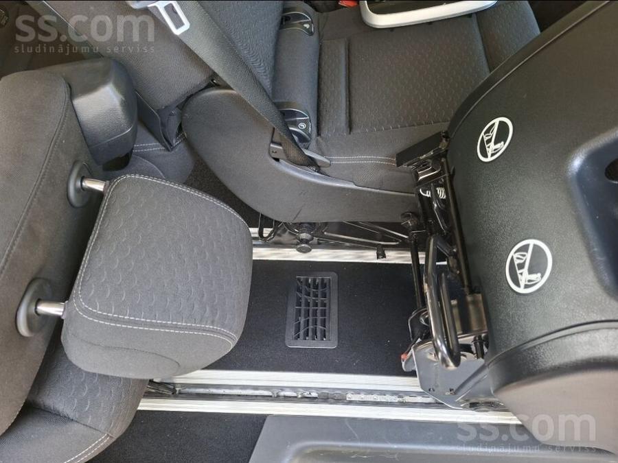 Black Renault Trafic 2018 in Riga, with an engine capacity of 1.60 L and mileage of 166 thousand km for 18499 €, photo 16 on AUTOMOTO.COM.LV