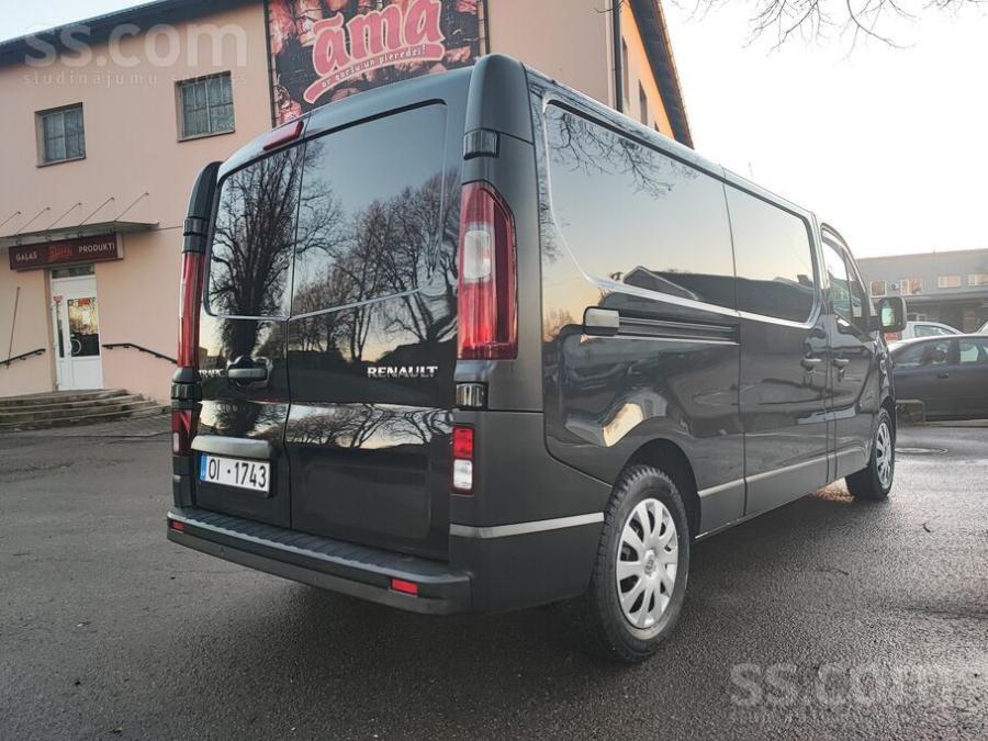 Black Renault Trafic 2019 in Cesis, with an engine capacity of 2.00 L and mileage of 271 thousand km for 12950 €, photo 6 on AUTOMOTO.COM.LV