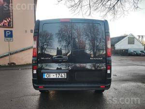 Black Renault Trafic 2019 in Cesis, with an engine capacity of 2.00 L and mileage of 271 thousand km for 12950 €, photo 7 on AUTOMOTO.COM.LV