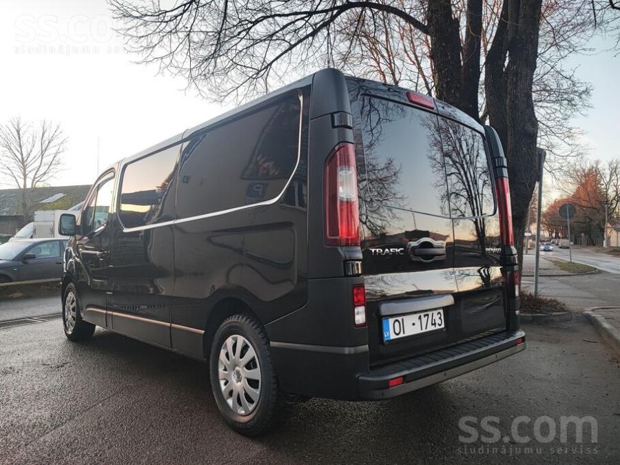 Black Renault Trafic 2019 in Cesis, with an engine capacity of 2.00 L and mileage of 271 thousand km for 12950 €, photo 8 on AUTOMOTO.COM.LV