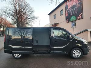 Black Renault Trafic 2019 in Cesis, with an engine capacity of 2.00 L and mileage of 271 thousand km for 12950 €, photo 9 on AUTOMOTO.COM.LV