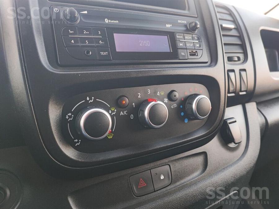 Black Renault Trafic 2019 in Cesis, with an engine capacity of 2.00 L and mileage of 271 thousand km for 12950 €, photo 18 on AUTOMOTO.COM.LV