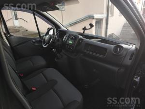 Black Renault Trafic 2019 in Cesis, with an engine capacity of 2.00 L and mileage of 271 thousand km for 12950 €, photo 20 on AUTOMOTO.COM.LV