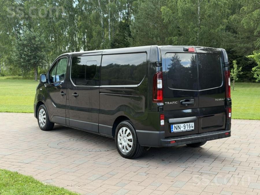 Black Renault Trafic 2020 in Riga, with an engine capacity of 2.00 L and mileage of 264 thousand km for 15600 €, photo 5 on AUTOMOTO.COM.LV