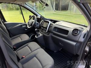 Black Renault Trafic 2020 in Riga, with an engine capacity of 2.00 L and mileage of 264 thousand km for 15600 €, photo 11 on AUTOMOTO.COM.LV