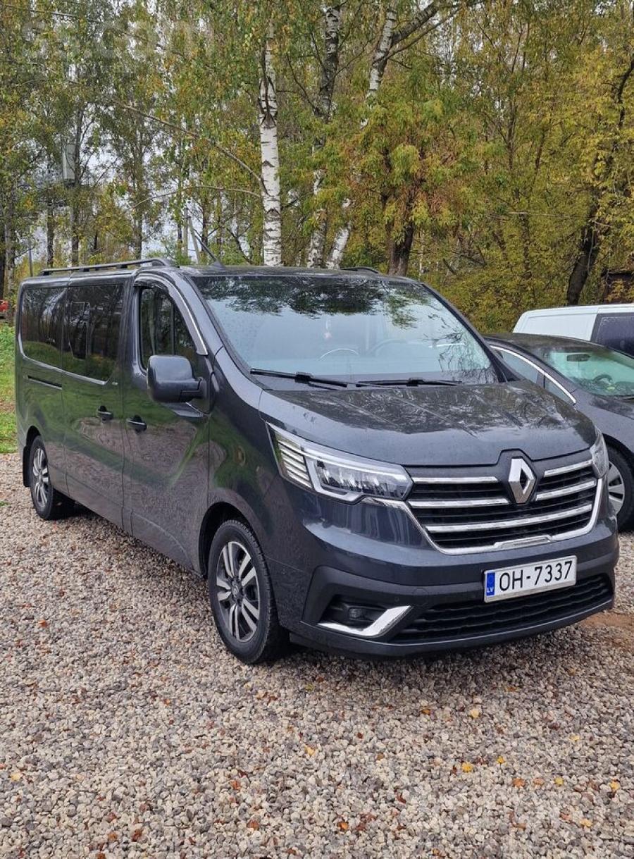 Black Renault Trafic 2022 in Riga, with an engine capacity of 2.00 L and mileage of 93 thousand km for 43500 €, photo 1 on AUTOMOTO.COM.LV