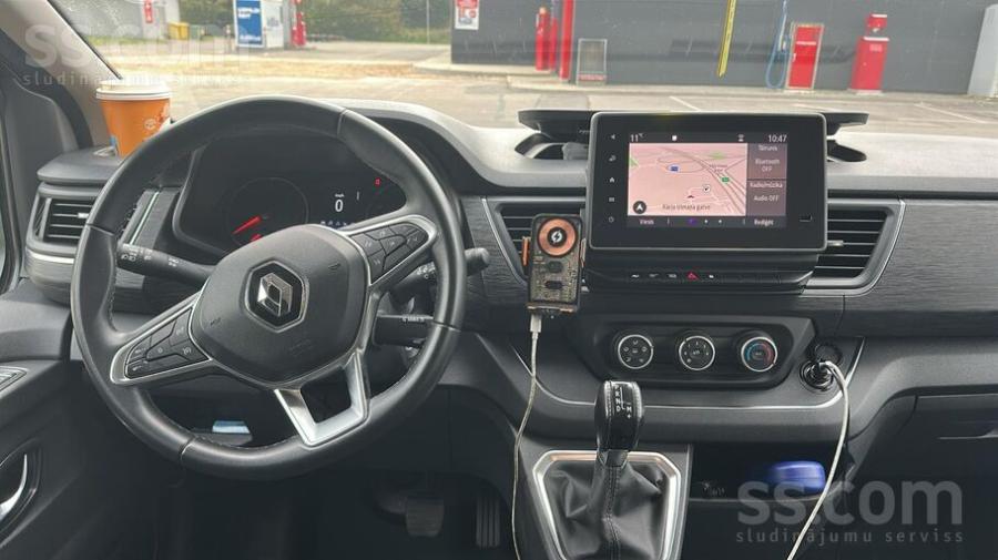 Black Renault Trafic 2022 in Riga, with an engine capacity of 2.00 L and mileage of 110 thousand km for 22900 €, photo 4 on AUTOMOTO.COM.LV
