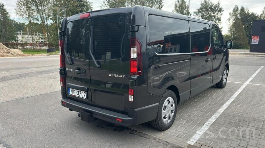 Black Renault Trafic 2022 in Riga, with an engine capacity of 2.00 L and mileage of 110 thousand km for 22900 €, photo 5 on AUTOMOTO.COM.LV