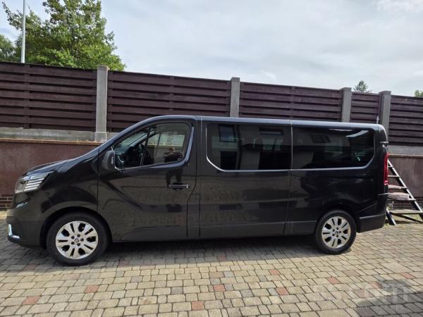 Black Renault Trafic 2023 in Cesis, with an engine capacity of 2.00 L and mileage of 0 thousand km for 19999 €, photo 2 on AUTOMOTO.COM.LV