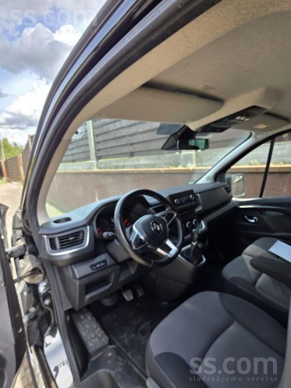 Black Renault Trafic 2023 in Cesis, with an engine capacity of 2.00 L and mileage of 0 thousand km for 19999 €, photo 4 on AUTOMOTO.COM.LV
