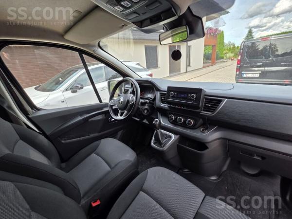 Black Renault Trafic 2023 in Cesis, with an engine capacity of 2.00 L and mileage of 0 thousand km for 19999 €, photo 7 on AUTOMOTO.COM.LV