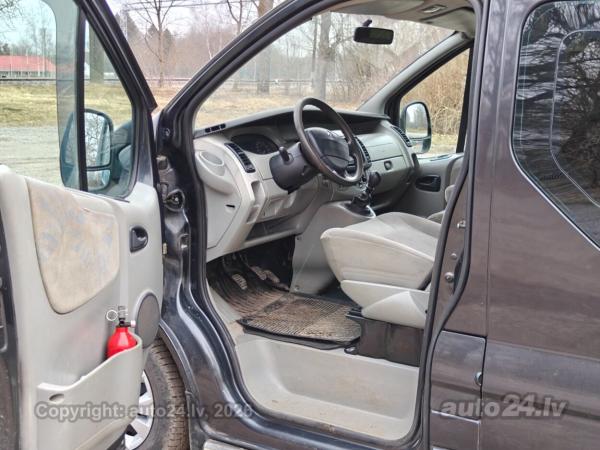Melns Renault Trafic 2006 Kohtla-Jerve, ar dzinēja tilpumu 1.90 L un nobraukumu 437 tūkst. km par 3200 €, foto 5 vietnē AUTOMOTO.COM.LV