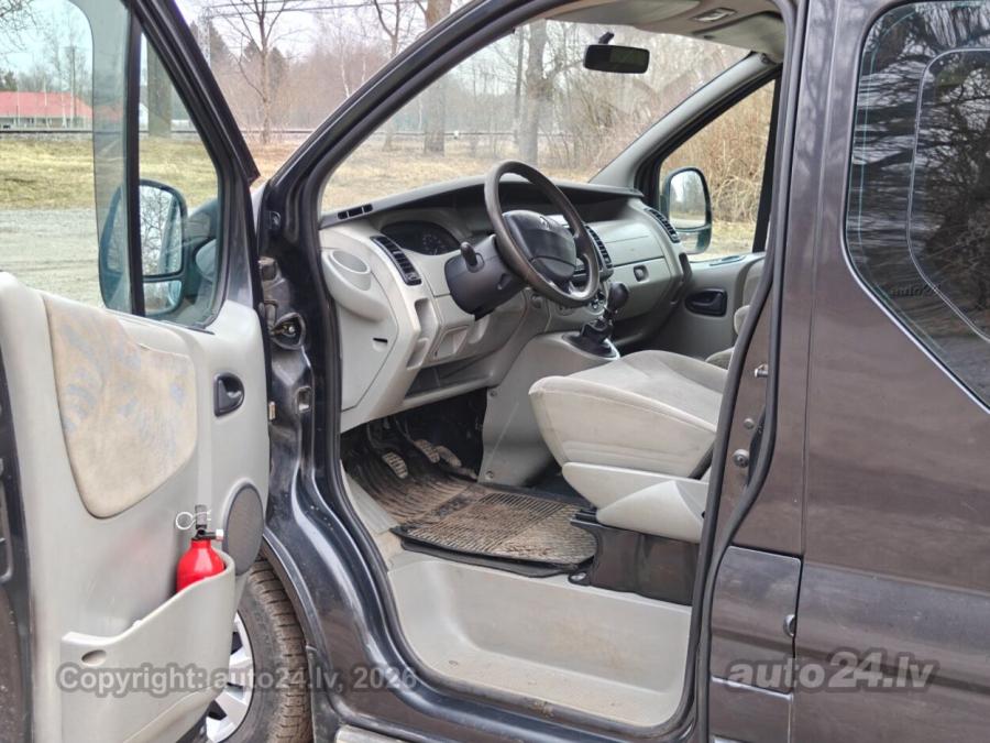 Melns Renault Trafic 2006 Kohtla-Jerve, ar dzinēja tilpumu 1.90 L un nobraukumu 437 tūkst. km par 3200 €, foto 5 vietnē AUTOMOTO.COM.LV