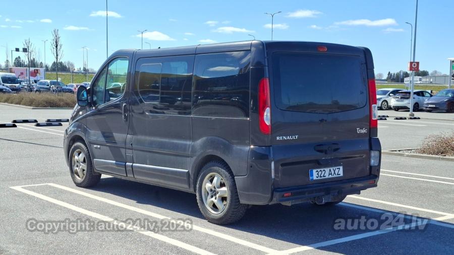 Melns Renault Trafic 2006 Tallina, ar dzinēja tilpumu 2.00 L un nobraukumu 466 tūkst. km par 3900 €, foto 5 vietnē AUTOMOTO.COM.LV