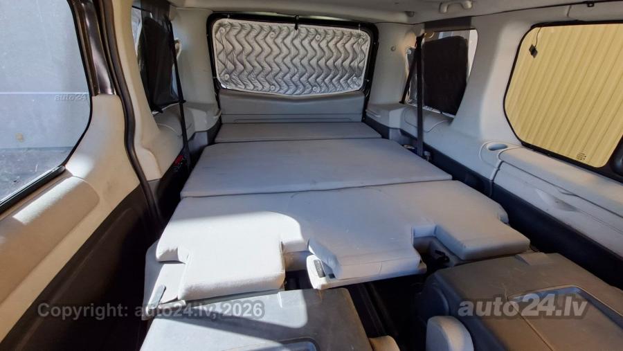 Melns Renault Trafic 2006 Tallina, ar dzinēja tilpumu 2.00 L un nobraukumu 466 tūkst. km par 3900 €, foto 13 vietnē AUTOMOTO.COM.LV