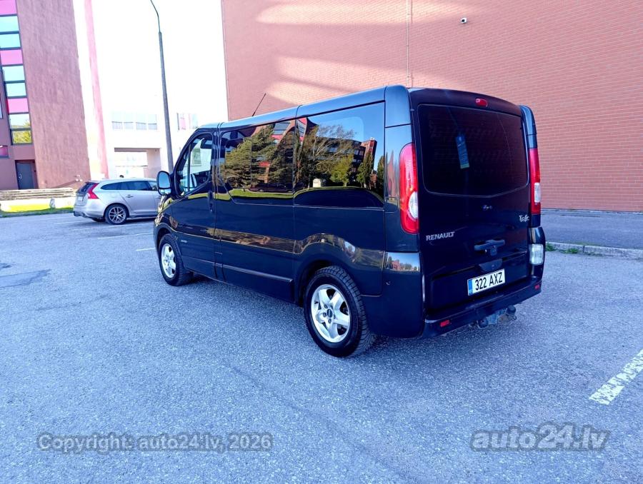 Black Renault Trafic 2006 in Tallinn, with an engine capacity of 2.00 L and mileage of 464 thousand km for 5999 €, photo 4 on AUTOMOTO.COM.LV