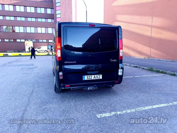 Black Renault Trafic 2006 in Tallinn, with an engine capacity of 2.00 L and mileage of 464 thousand km for 5999 €, photo 6 on AUTOMOTO.COM.LV