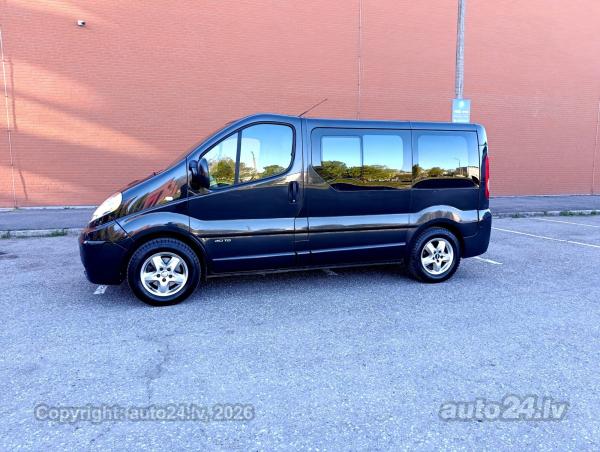 Black Renault Trafic 2006 in Tallinn, with an engine capacity of 2.00 L and mileage of 464 thousand km for 5999 €, photo 7 on AUTOMOTO.COM.LV