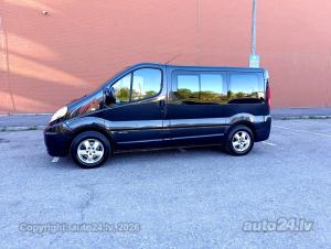 Black Renault Trafic 2006 in Tallinn, with an engine capacity of 2.00 L and mileage of 464 thousand km for 5999 €, photo 8 on AUTOMOTO.COM.LV
