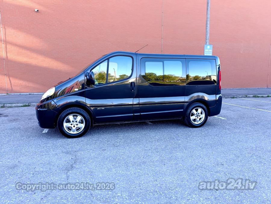 Black Renault Trafic 2006 in Tallinn, with an engine capacity of 2.00 L and mileage of 464 thousand km for 5999 €, photo 8 on AUTOMOTO.COM.LV