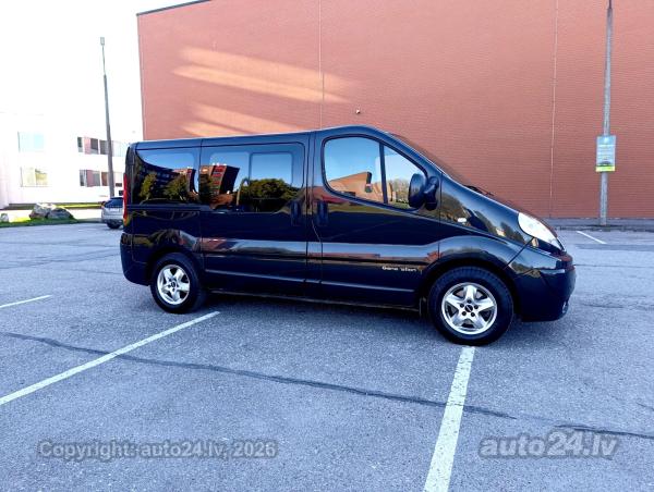 Black Renault Trafic 2006 in Tallinn, with an engine capacity of 2.00 L and mileage of 464 thousand km for 5999 €, photo 8 on AUTOMOTO.COM.LV