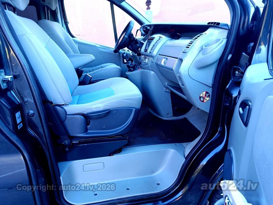 Black Renault Trafic 2006 in Tallinn, with an engine capacity of 2.00 L and mileage of 464 thousand km for 5999 €, photo 10 on AUTOMOTO.COM.LV